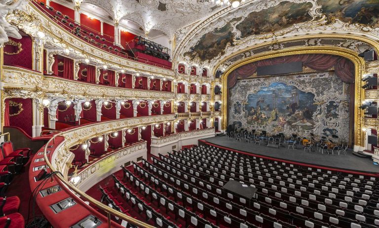 Státní opera Praha dostala po velké rekonstrukci původní krásu a lesk ...