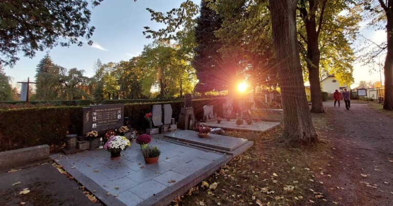 Czechia’s Dušičky light up cemeteries across the country – Czech ...